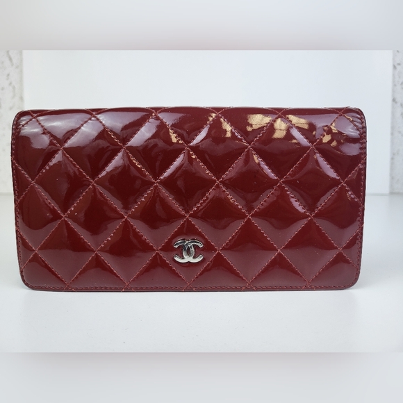 CHANEL | Bags | Chanel Interlocking Cc Logo Patent Leather Continental ...